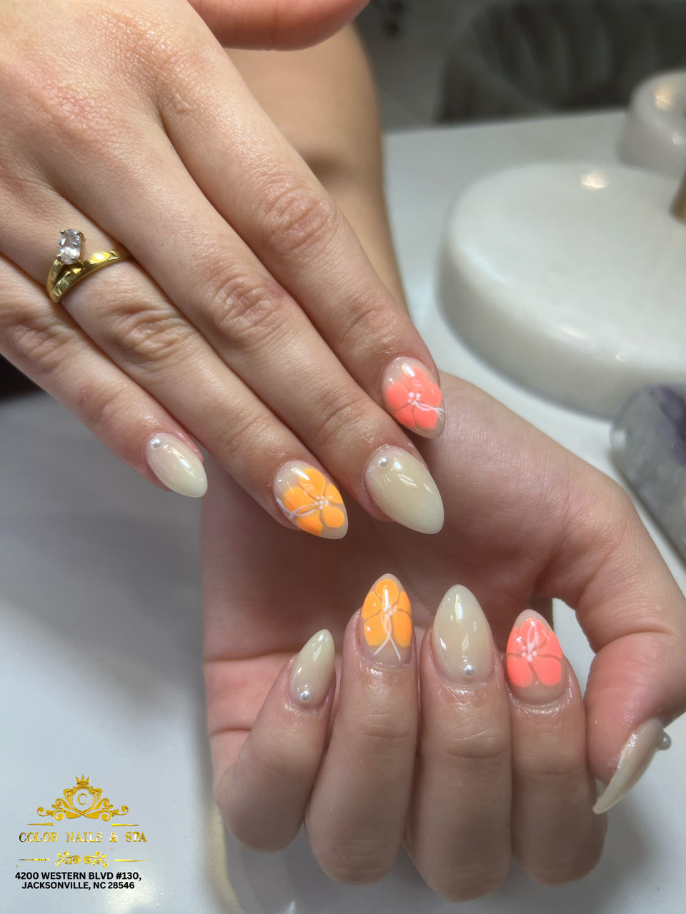 Color Nails & Spa